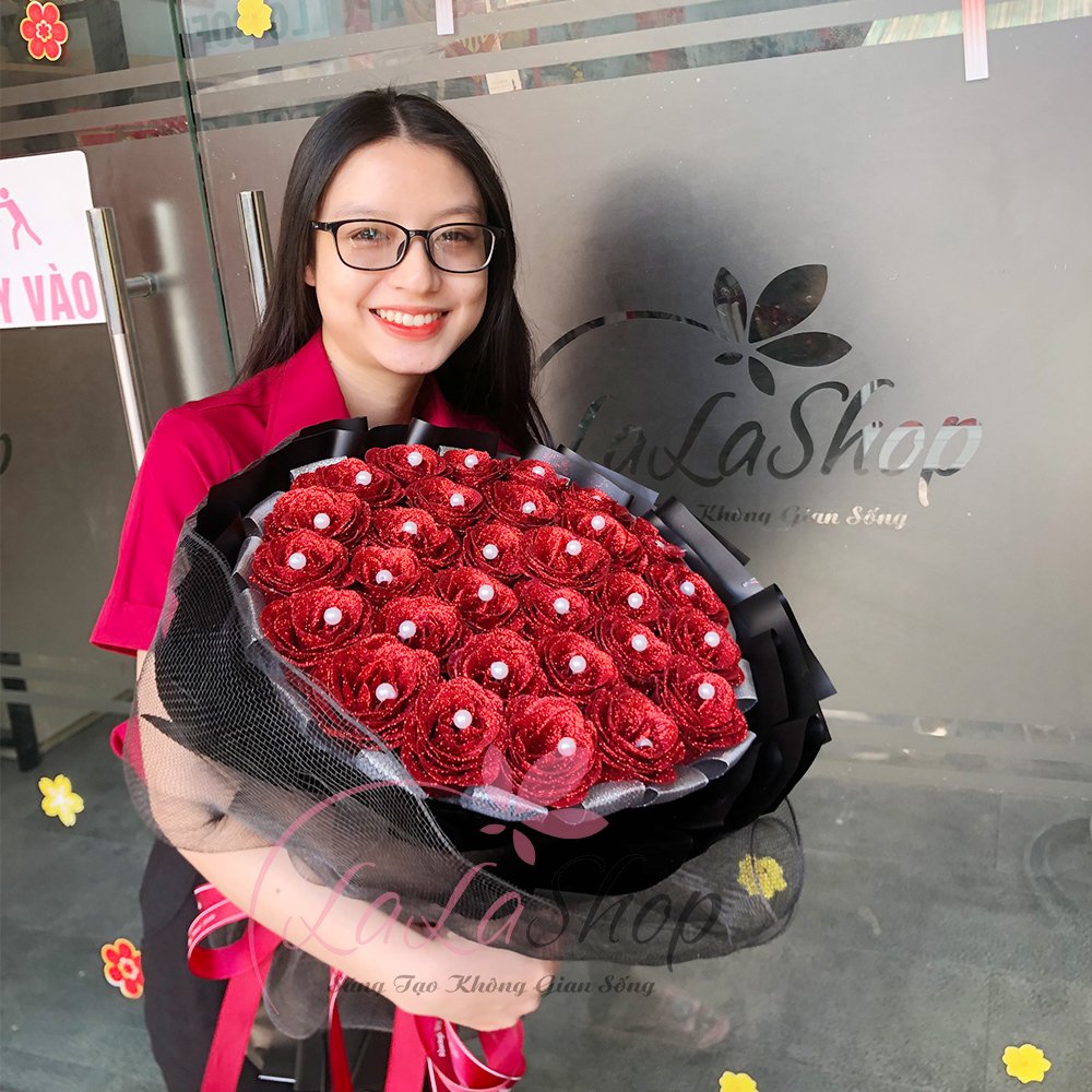 Bó 35 bông hoa kim tuyến đính ngọc trai